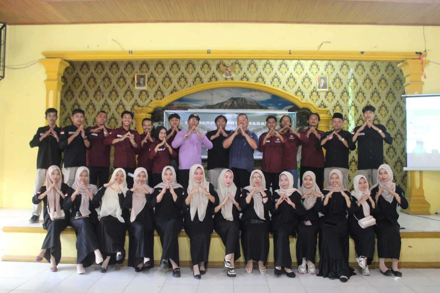 MAHASISWA ADMINISTRASI NEGARA GELAR PELATIHAN PELAKSANAAN FARDHU KIFAYAH JENAZAH BERSAMA KARANG ...